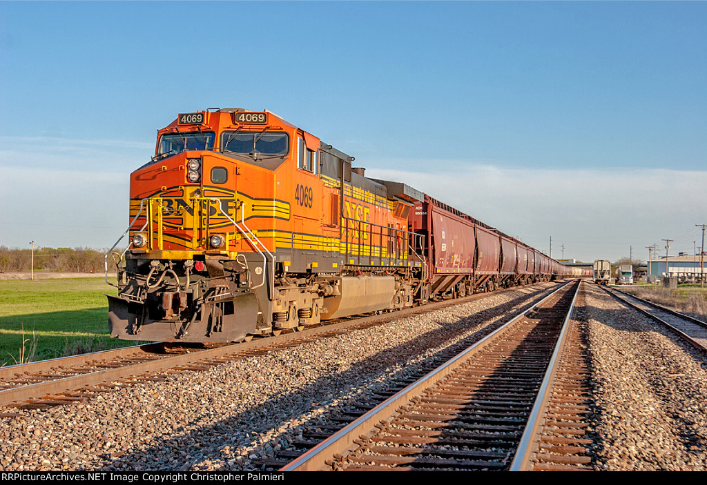 BNSF 4069 - Rear DPU on G-HUOCPA9-30